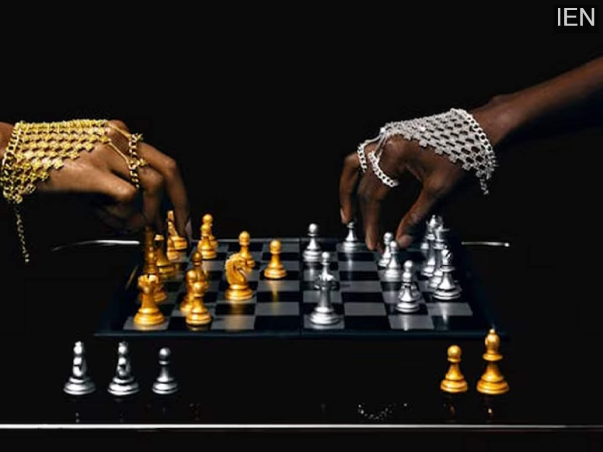 Gold Prices Dip on Republic Day: Check Latest Gold and Silver Rates ...