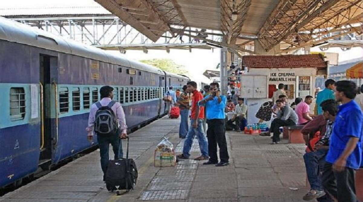 Know When You Cannot Use the Middle Berth in Indian Trains