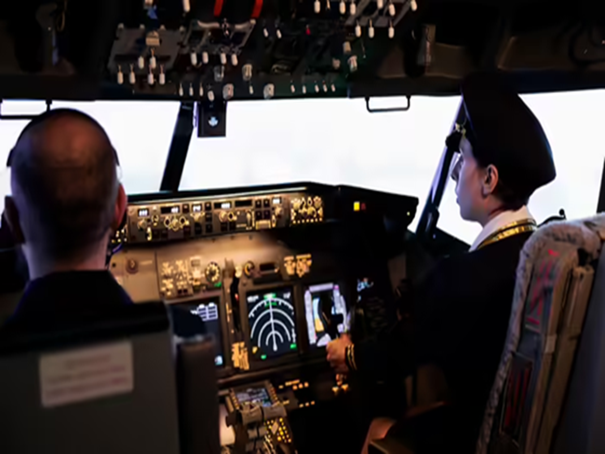 Pilot Salary: How much do pilots earn per month? Flying a plane comes ...